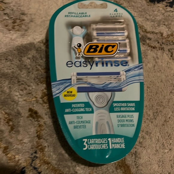 BIC | Grooming | Nwt Bic Easy Rinse Razor | Poshmark